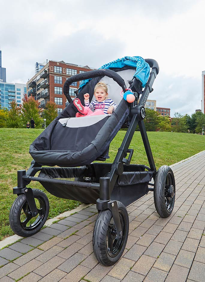 Video: Adults test out the world’s largest pram/stroller | Guinness ...