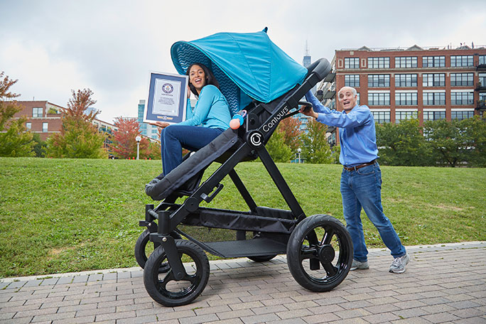 Video: Adults test out the world’s largest pram/stroller | Guinness ...