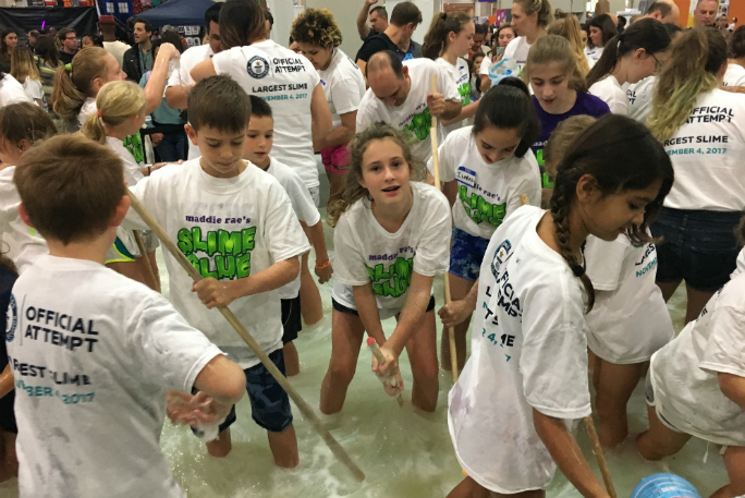 Kid YouTuber makes world’s largest slime | Guinness World Records