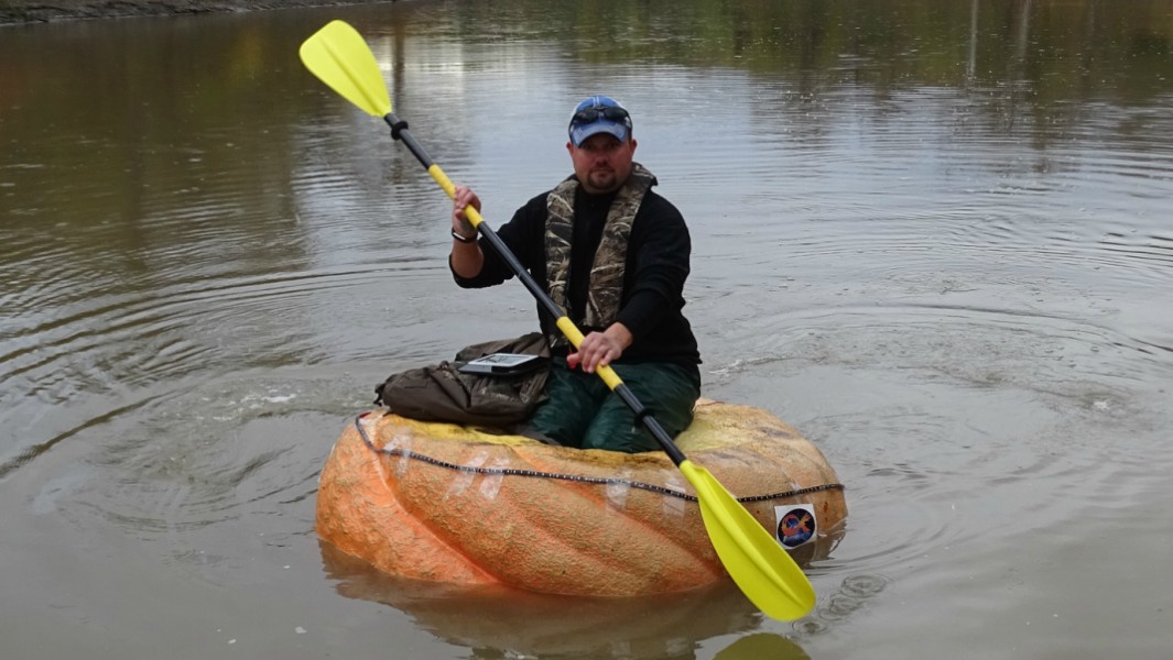 Man creates pumpkin boat then paddles 25 miles in it to set new record ...