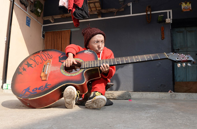 Meet world's shortest man Khagendra Thapa Magar | Guinness World Records