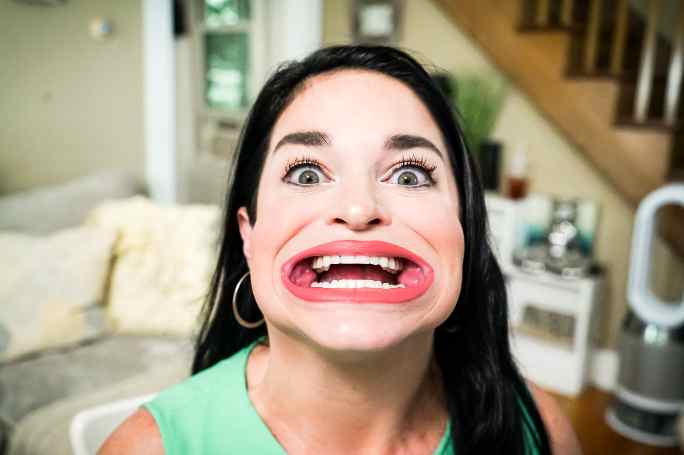 This woman has the biggest mouth in the world! | Guinness World Records