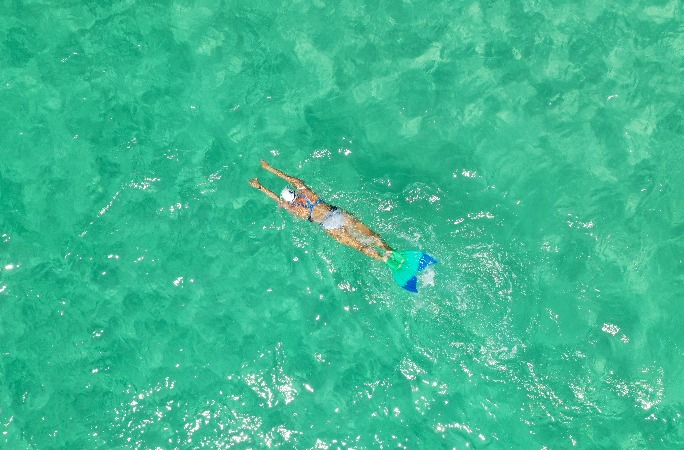 Just keep swimming: Eco mermaid breaks record after 9-hour swim ...