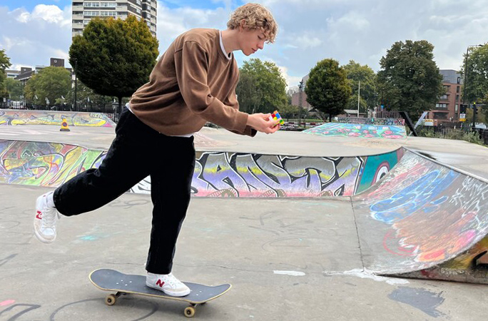 Speedcubing Champion solved 6,931 cubes in 24 hours! | Guinness World ...