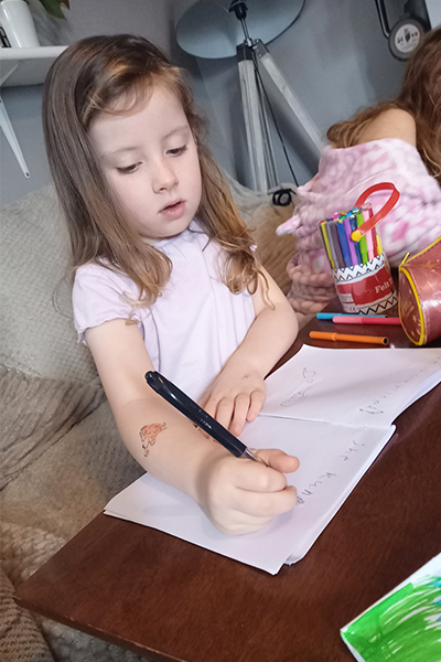 Bella J Dark, age 5, is the world's youngest female author | Guinness ...