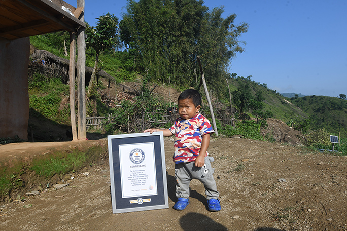 A look into the life of the world's shortest teenager | Guinness World ...