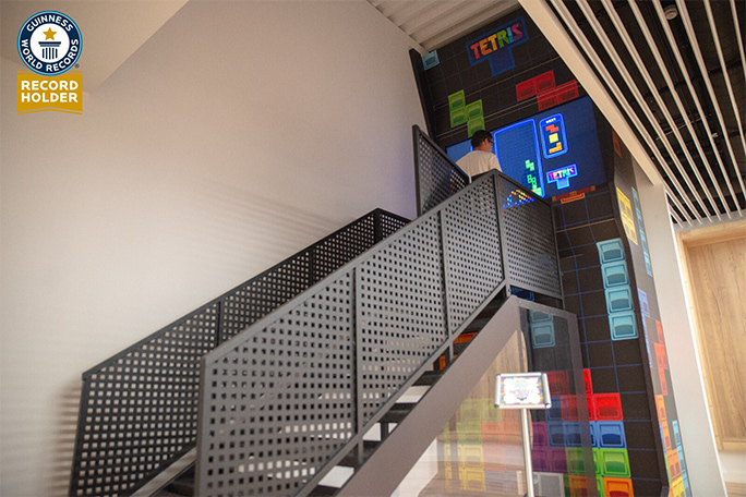 This arcade machine is bigger than an elephant! 🐘 | Guinness World Records