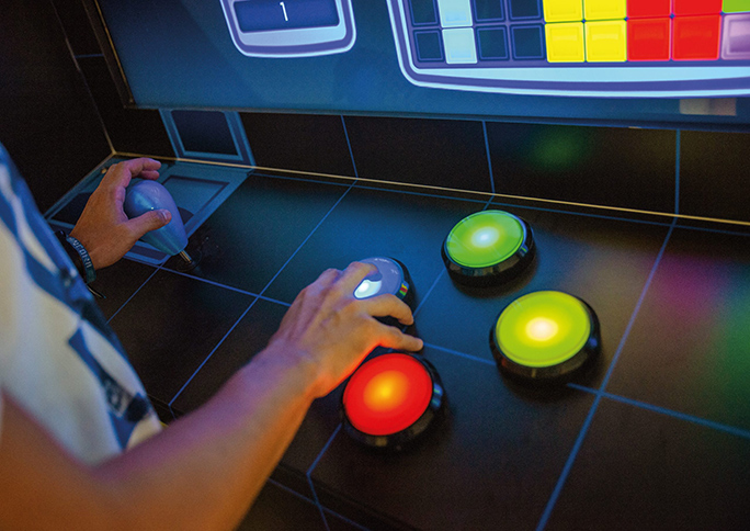 This arcade machine is bigger than an elephant! 🐘 | Guinness World Records