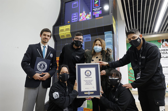This arcade machine is bigger than an elephant! 🐘 | Guinness World Records