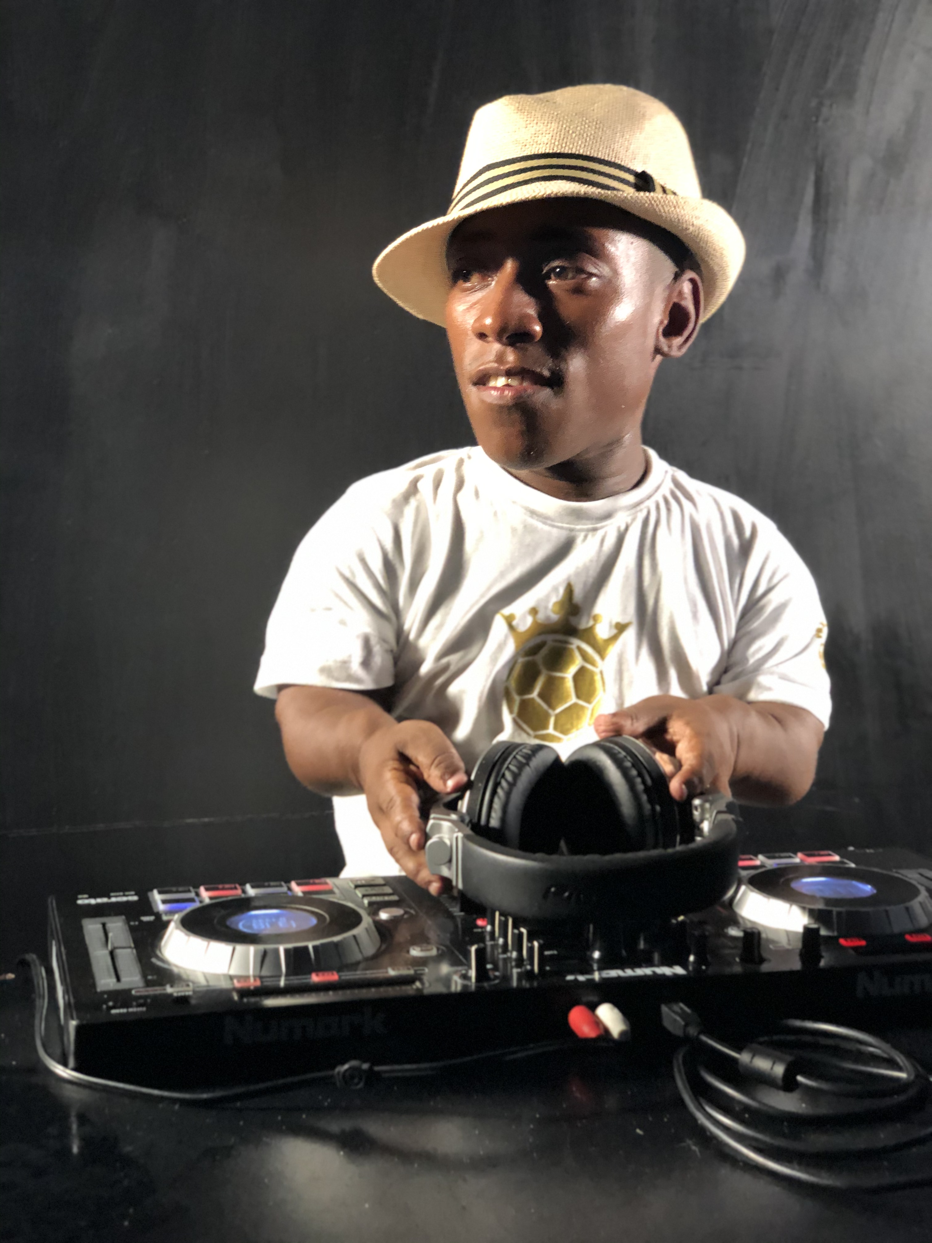 World’s shortest club DJ makes BIG waves in music | Guinness World Records