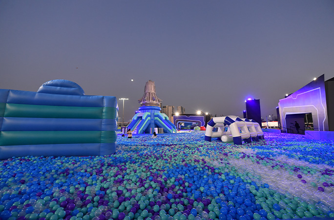 You could swim for days in the world’s LARGEST BALL PIT! | Guinness ...