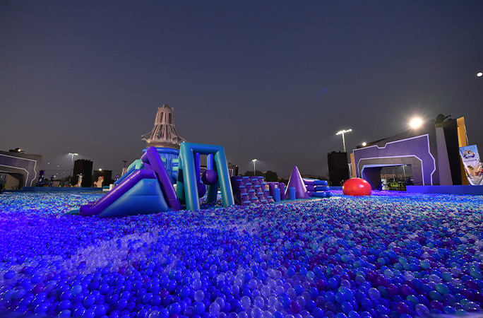 You could swim for days in the world’s LARGEST BALL PIT! | Guinness ...