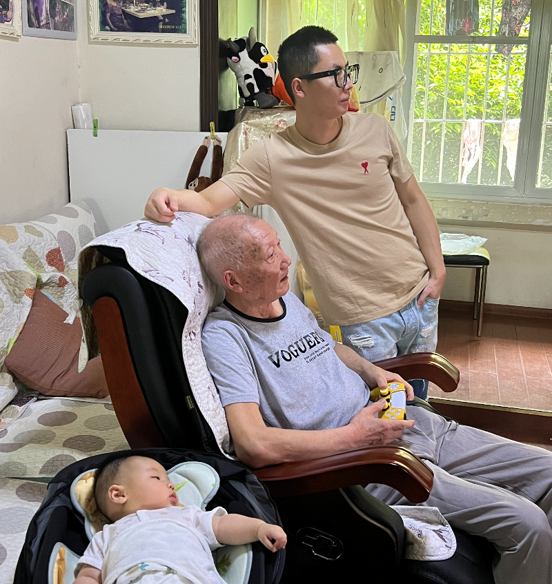 A day in the life of Gamer Grandpa, world's oldest gaming streamer ...