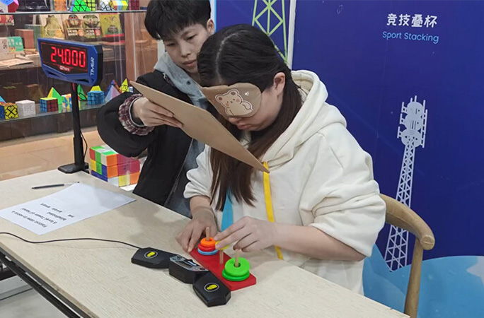 Check out these speed solving superstars breaking EPIC world records ...